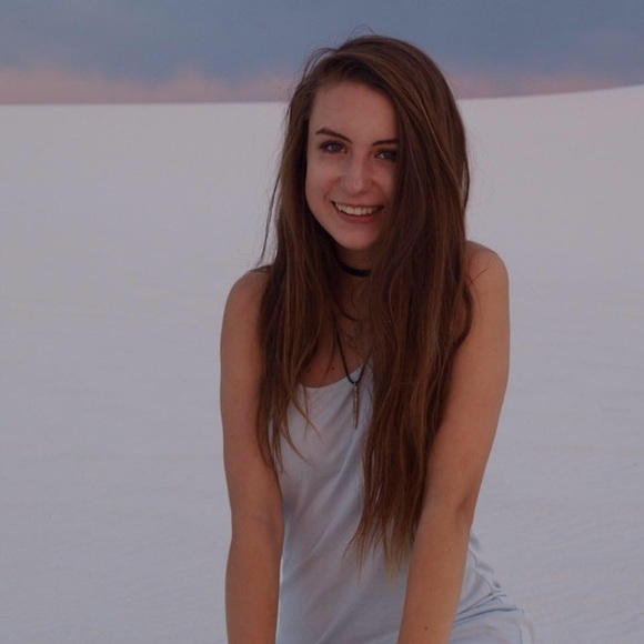 Kira's Closet (@kira_hull) | Poshmark